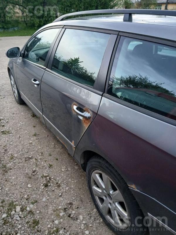 Pelēks Volkswagen Passat B6 2006 Valmiera, ar dzinēja tilpumu 2.00 L un nobraukumu 384 tūkst. km par 800 €, foto 3 vietnē AUTOMOTO.COM.LV