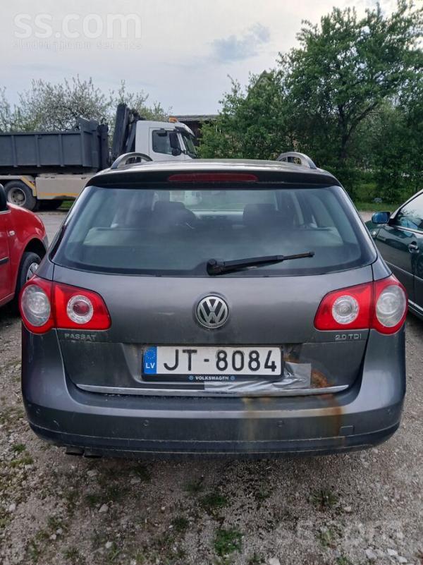 Pelēks Volkswagen Passat B6 2006 Valmiera, ar dzinēja tilpumu 2.00 L un nobraukumu 384 tūkst. km par 800 €, foto 4 vietnē AUTOMOTO.COM.LV