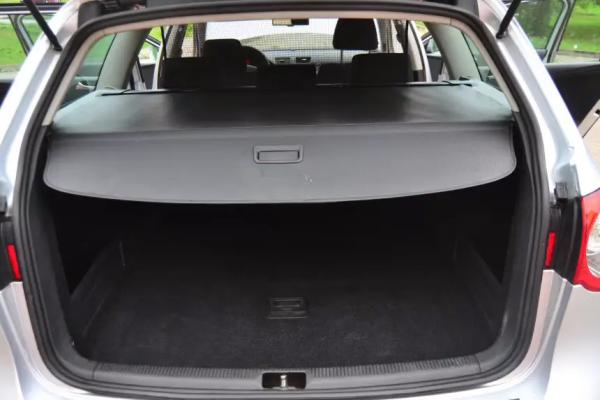Pelēks Volkswagen Passat B6 2006 Jēkabpils, ar dzinēja tilpumu 1.90 L un nobraukumu 265 tūkst. km par 3500 €, foto 8 vietnē AUTOMOTO.COM.LV