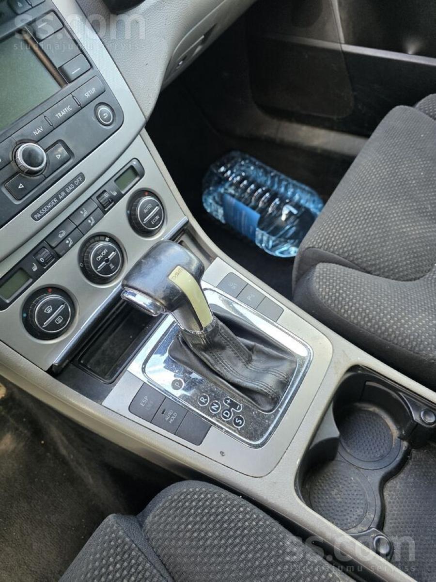 Pelēks Volkswagen Passat B6 2006 Jelgava, ar dzinēja tilpumu 2.00 L un nobraukumu 0 tūkst. km par 650 €, foto 9 vietnē AUTOMOTO.COM.LV