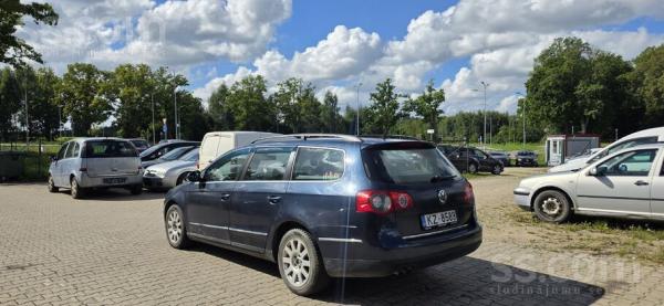 Volkswagen Passat B6 2006 in Valmiera on AUTOMOTO.COM.LV Grey Volkswagen Passat B6 2006 in Valmiera, with an engine capacity of 2.00 L and mileage of 353 thousand km for 1000 €, photo 5 on AUTOMOTO.COM.LV