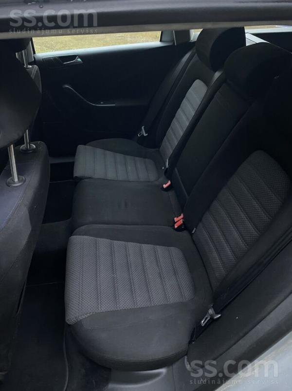 Pelēks Volkswagen Passat B6 2006 Rīga, ar dzinēja tilpumu 2.00 L un nobraukumu 330 tūkst. km par 1850 €, foto 7 vietnē AUTOMOTO.COM.LV
