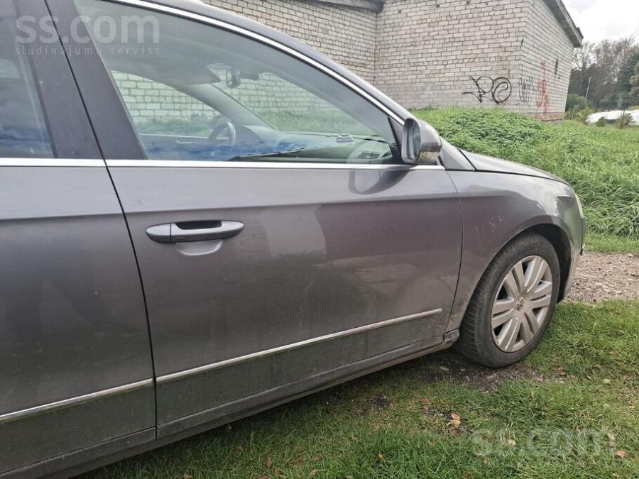 Grey Volkswagen Passat B6 2006 in Liepaja, with an engine capacity of 1.90 L and mileage of 302 thousand km for 1650 €, photo 12 on AUTOMOTO.COM.LV