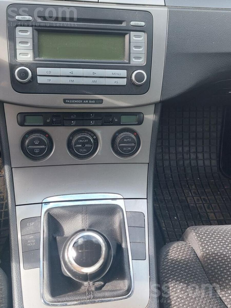 Pelēks Volkswagen Passat B6 2006 Rīga, ar dzinēja tilpumu 2.00 L un nobraukumu 360 tūkst. km par 650 €, foto 7 vietnē AUTOMOTO.COM.LV