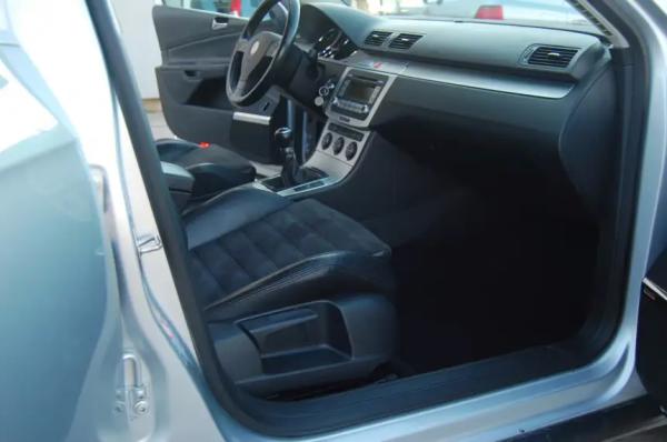 Pelēks Volkswagen Passat B6 2007 Jēkabpils, ar dzinēja tilpumu 2.00 L un nobraukumu 235 tūkst. km par 3690 €, foto 10 vietnē AUTOMOTO.COM.LV