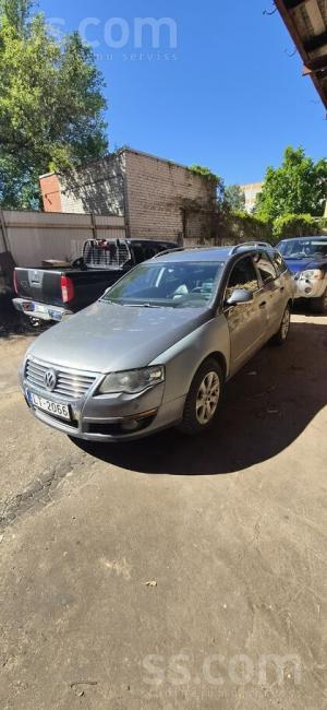 Grey Volkswagen Passat B6 2007 in Riga, with an engine capacity of 3.20 L and mileage of 328 thousand km for 1500 €, photo 3 on AUTOMOTO.COM.LV