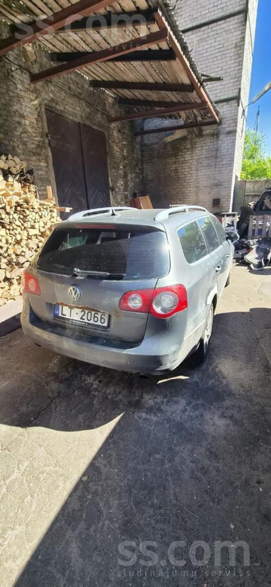 Grey Volkswagen Passat B6 2007 in Riga, with an engine capacity of 3.20 L and mileage of 328 thousand km for 1500 €, photo 8 on AUTOMOTO.COM.LV