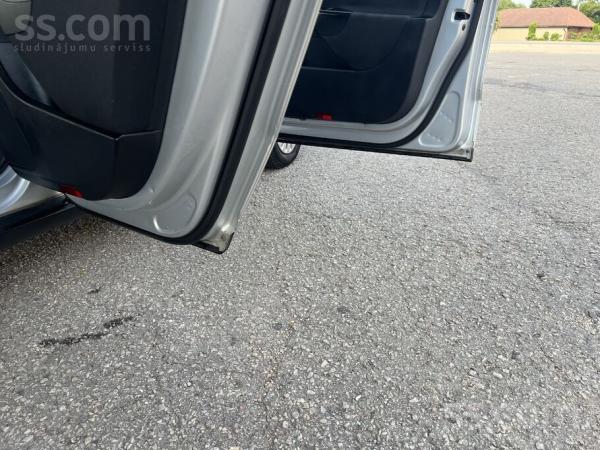 Grey Volkswagen Passat B6 2007 in Rezekne, with an engine capacity of 2.00 L and mileage of 313 thousand km for 3650 €, photo 9 on AUTOMOTO.COM.LV
