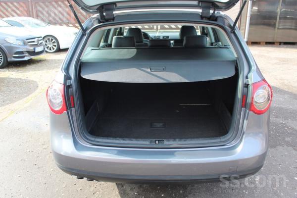 Pelēks Volkswagen Passat B6 2007 Liepāja, ar dzinēja tilpumu 1.90 L un nobraukumu 265 tūkst. km par 2350 €, foto 5 vietnē AUTOMOTO.COM.LV