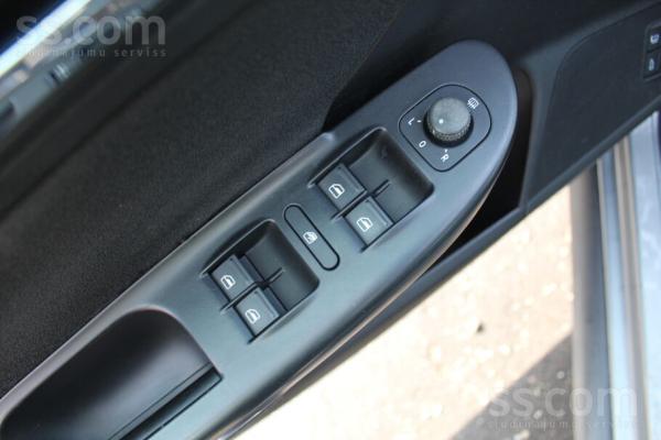 Pelēks Volkswagen Passat B6 2007 Liepāja, ar dzinēja tilpumu 1.90 L un nobraukumu 265 tūkst. km par 2350 €, foto 10 vietnē AUTOMOTO.COM.LV