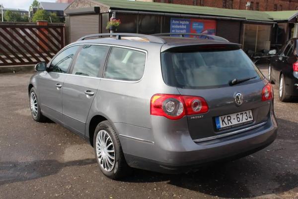 Pelēks Volkswagen Passat B6 2007 Liepāja, ar dzinēja tilpumu 1.90 L un nobraukumu 265 tūkst. km par 2350 €, foto 4 vietnē AUTOMOTO.COM.LV