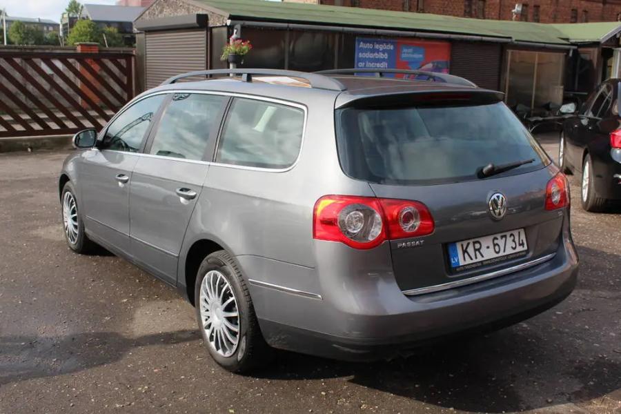 Pelēks Volkswagen Passat B6 2007 Liepāja, ar dzinēja tilpumu 1.90 L un nobraukumu 265 tūkst. km par 2350 €, foto 4 vietnē AUTOMOTO.COM.LV