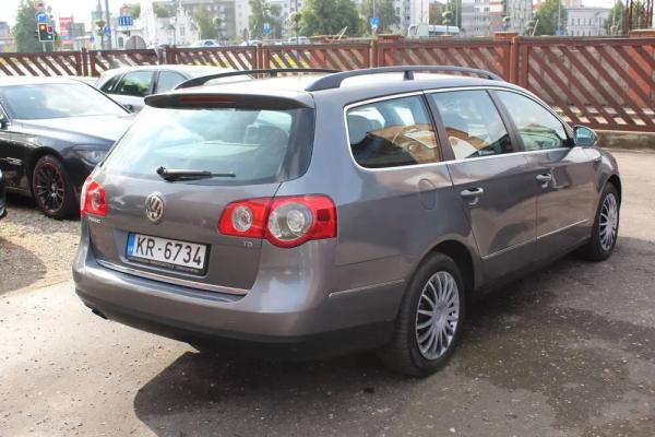 Pelēks Volkswagen Passat B6 2007 Liepāja, ar dzinēja tilpumu 1.90 L un nobraukumu 265 tūkst. km par 2350 €, foto 5 vietnē AUTOMOTO.COM.LV
