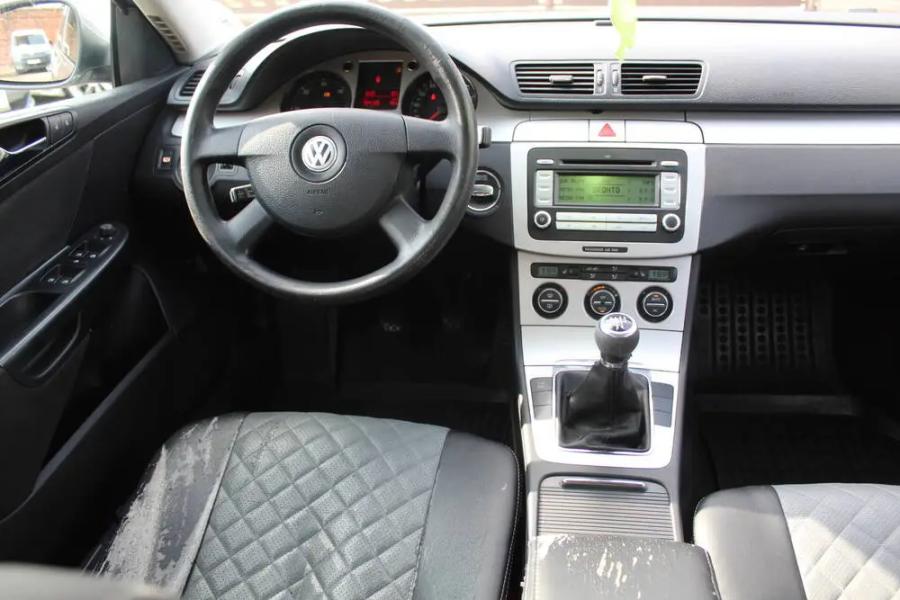 Pelēks Volkswagen Passat B6 2007 Liepāja, ar dzinēja tilpumu 1.90 L un nobraukumu 265 tūkst. km par 2350 €, foto 10 vietnē AUTOMOTO.COM.LV