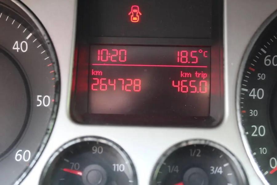 Pelēks Volkswagen Passat B6 2007 Liepāja, ar dzinēja tilpumu 1.90 L un nobraukumu 265 tūkst. km par 2350 €, foto 12 vietnē AUTOMOTO.COM.LV