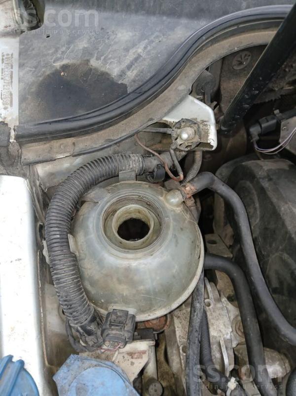 Pelēks Volkswagen Passat B6 2007 Dobele, ar dzinēja tilpumu 2.00 L un nobraukumu 386 tūkst. km par 350 €, foto 9 vietnē AUTOMOTO.COM.LV