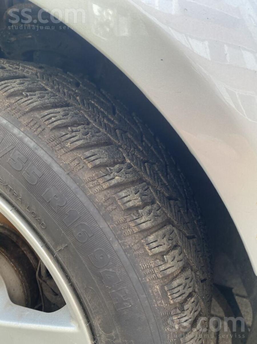 Pelēks Volkswagen Passat B6 2008 Rīga, ar dzinēja tilpumu 2.00 L un nobraukumu 258 tūkst. km par 2700 €, foto 10 vietnē AUTOMOTO.COM.LV