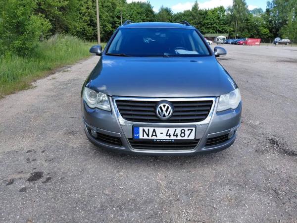 Grey Volkswagen Passat B6 2008 in Talsi, with an engine capacity of 2.00 L and mileage of 326 thousand km for 2590 €, photo 2 on AUTOMOTO.COM.LV