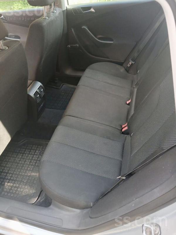 Pelēks Volkswagen Passat B6 2008 Krāslava, ar dzinēja tilpumu 2.00 L un nobraukumu 257 tūkst. km par 2100 €, foto 7 vietnē AUTOMOTO.COM.LV