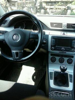 Grey Volkswagen Passat B6 2009 in Dobele, with an engine capacity of 2.00 L and mileage of 296 thousand km for 600 €, photo 5 on AUTOMOTO.COM.LV