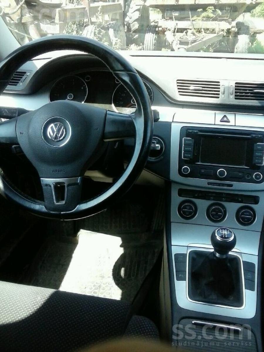 Grey Volkswagen Passat B6 2009 in Dobele, with an engine capacity of 2.00 L and mileage of 296 thousand km for 600 €, photo 5 on AUTOMOTO.COM.LV
