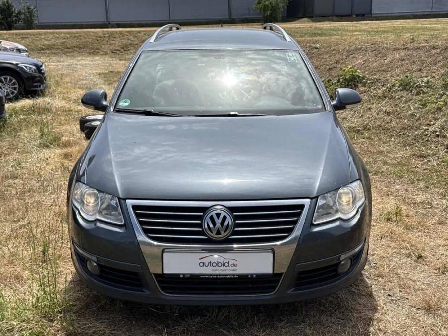 Pelēks Volkswagen Passat B6 2009 Limbaži, ar dzinēja tilpumu 2.00 L un nobraukumu 289 tūkst. km par 4250 €, foto 3 vietnē AUTOMOTO.COM.LV