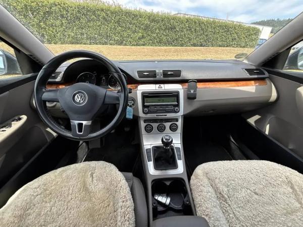 Pelēks Volkswagen Passat B6 2009 Limbaži, ar dzinēja tilpumu 2.00 L un nobraukumu 289 tūkst. km par 4250 €, foto 7 vietnē AUTOMOTO.COM.LV