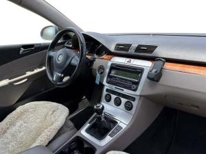 Pelēks Volkswagen Passat B6 2009 Limbaži, ar dzinēja tilpumu 2.00 L un nobraukumu 289 tūkst. km par 4250 €, foto 9 vietnē AUTOMOTO.COM.LV