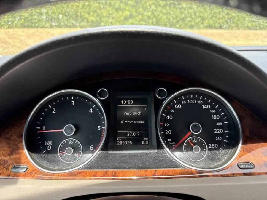 Pelēks Volkswagen Passat B6 2009 Limbaži, ar dzinēja tilpumu 2.00 L un nobraukumu 289 tūkst. km par 4250 €, foto 11 vietnē AUTOMOTO.COM.LV