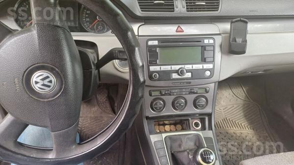 Grey Volkswagen Passat B6 2009 in Riga, with an engine capacity of 2.00 L and mileage of 380 thousand km for 400 €, photo 4 on AUTOMOTO.COM.LV
