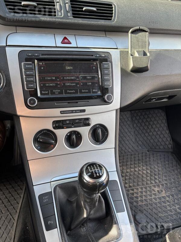 Grey Volkswagen Passat B6 2009 in Riga, with an engine capacity of 2.00 L and mileage of 404 thousand km for 2100 €, photo 9 on AUTOMOTO.COM.LV