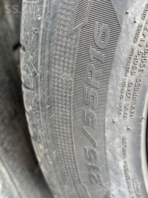 Grey Volkswagen Passat B6 2009 in Riga, with an engine capacity of 2.00 L and mileage of 404 thousand km for 2100 €, photo 11 on AUTOMOTO.COM.LV