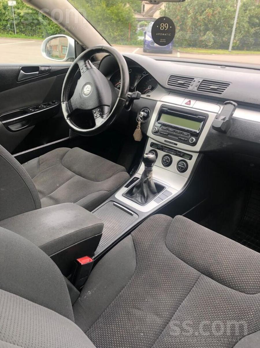 Grey Volkswagen Passat B6 2009 in Riga, with an engine capacity of 2.00 L and mileage of 377 thousand km for 1850 €, photo 6 on AUTOMOTO.COM.LV