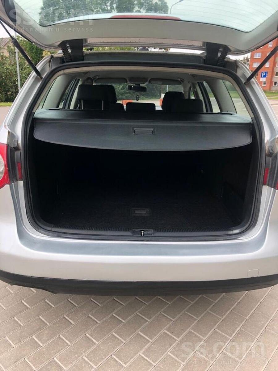 Grey Volkswagen Passat B6 2009 in Riga, with an engine capacity of 2.00 L and mileage of 377 thousand km for 1850 €, photo 7 on AUTOMOTO.COM.LV