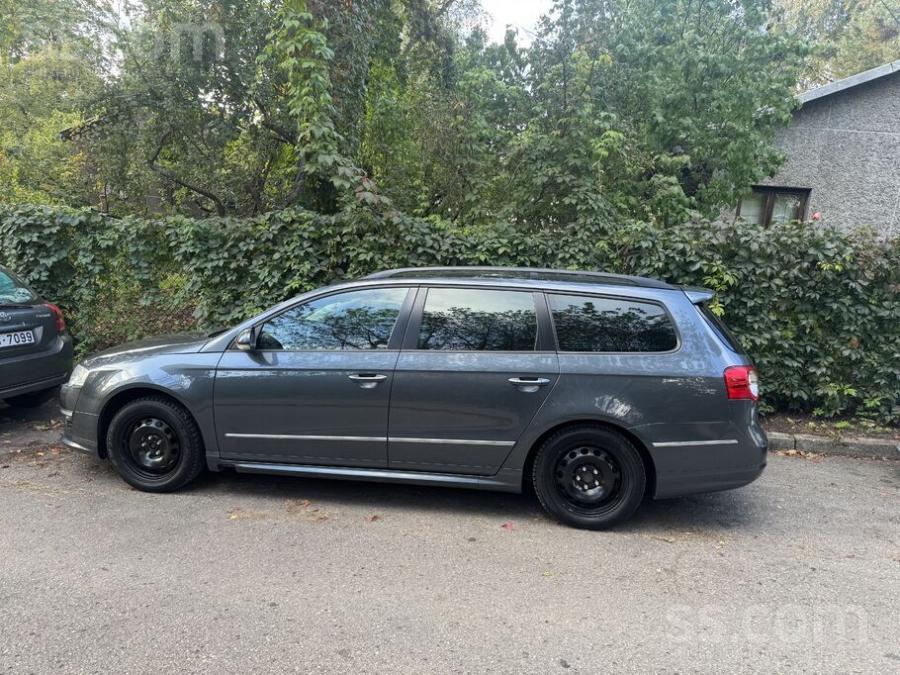 Grey Volkswagen Passat B6 2010 in Riga, with an engine capacity of 1.60 L and mileage of 385 thousand km for 3200 €, photo 11 on AUTOMOTO.COM.LV