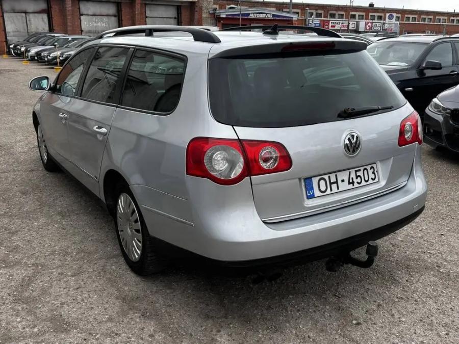 Pelēks Volkswagen Passat B6 2010 Daugavpils, ar dzinēja tilpumu 2.00 L un nobraukumu 317 tūkst. km par 2350 €, foto 5 vietnē AUTOMOTO.COM.LV