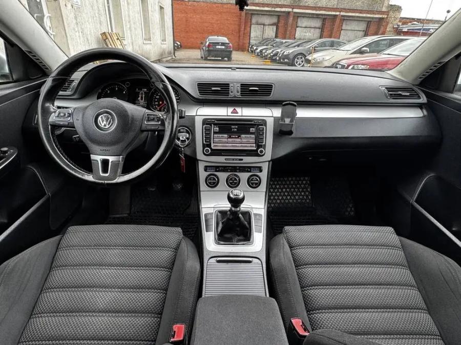 Pelēks Volkswagen Passat B6 2010 Daugavpils, ar dzinēja tilpumu 2.00 L un nobraukumu 317 tūkst. km par 2350 €, foto 8 vietnē AUTOMOTO.COM.LV