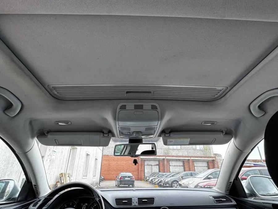 Pelēks Volkswagen Passat B6 2010 Daugavpils, ar dzinēja tilpumu 2.00 L un nobraukumu 317 tūkst. km par 2350 €, foto 9 vietnē AUTOMOTO.COM.LV
