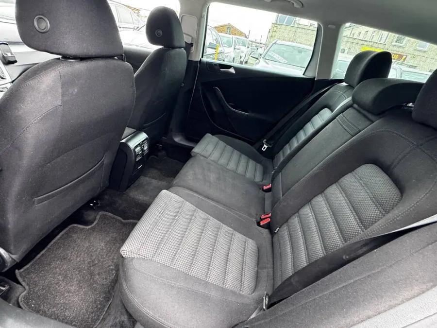 Pelēks Volkswagen Passat B6 2010 Daugavpils, ar dzinēja tilpumu 2.00 L un nobraukumu 317 tūkst. km par 2350 €, foto 10 vietnē AUTOMOTO.COM.LV