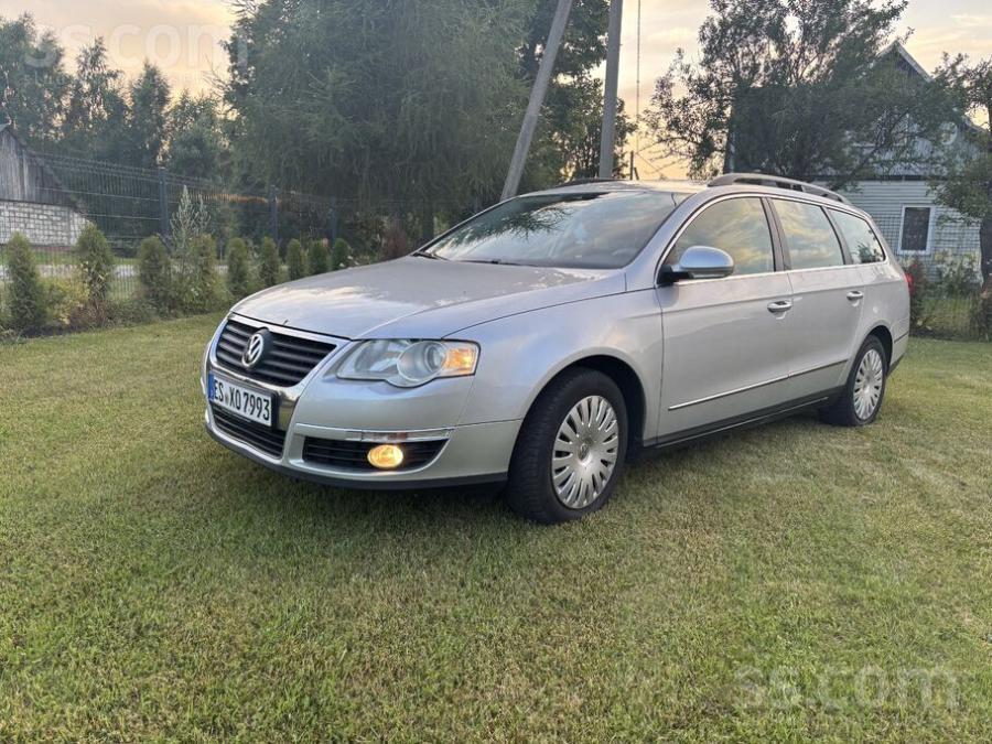 Grey Volkswagen Passat B6 2010 in Rezekne, with an engine capacity of 1.60 L and mileage of 281 thousand km for 3250 €, photo 1 on AUTOMOTO.COM.LV