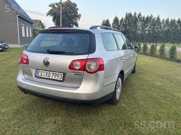 Grey Volkswagen Passat B6 2010 in Rezekne, with an engine capacity of 1.60 L and mileage of 281 thousand km for 3250 €, photo 5 on AUTOMOTO.COM.LV