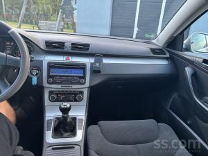 Grey Volkswagen Passat B6 2010 in Rezekne, with an engine capacity of 1.60 L and mileage of 281 thousand km for 3250 €, photo 10 on AUTOMOTO.COM.LV