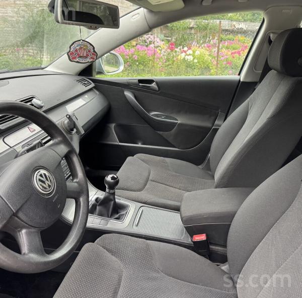 Pelēks Volkswagen Passat B6 2010 Jelgava, ar dzinēja tilpumu 2.00 L un nobraukumu 0 tūkst. km par 1680 €, foto 10 vietnē AUTOMOTO.COM.LV