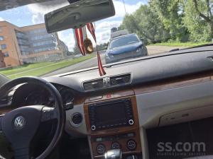 Red Volkswagen Passat B6 2006 in Riga, with an engine capacity of 2.00 L and mileage of 302 thousand km for 1500 €, photo 3 on AUTOMOTO.COM.LV