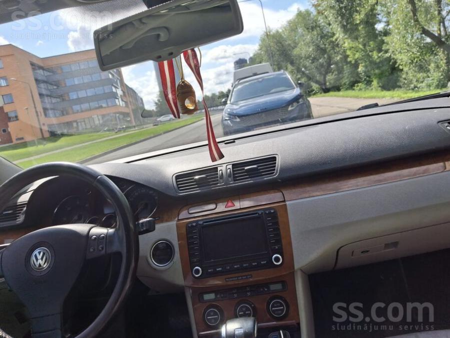 Red Volkswagen Passat B6 2006 in Riga, with an engine capacity of 2.00 L and mileage of 302 thousand km for 1500 €, photo 3 on AUTOMOTO.COM.LV