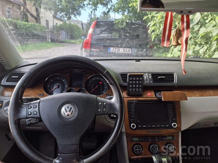 Red Volkswagen Passat B6 2006 in Riga, with an engine capacity of 2.00 L and mileage of 302 thousand km for 1500 €, photo 12 on AUTOMOTO.COM.LV