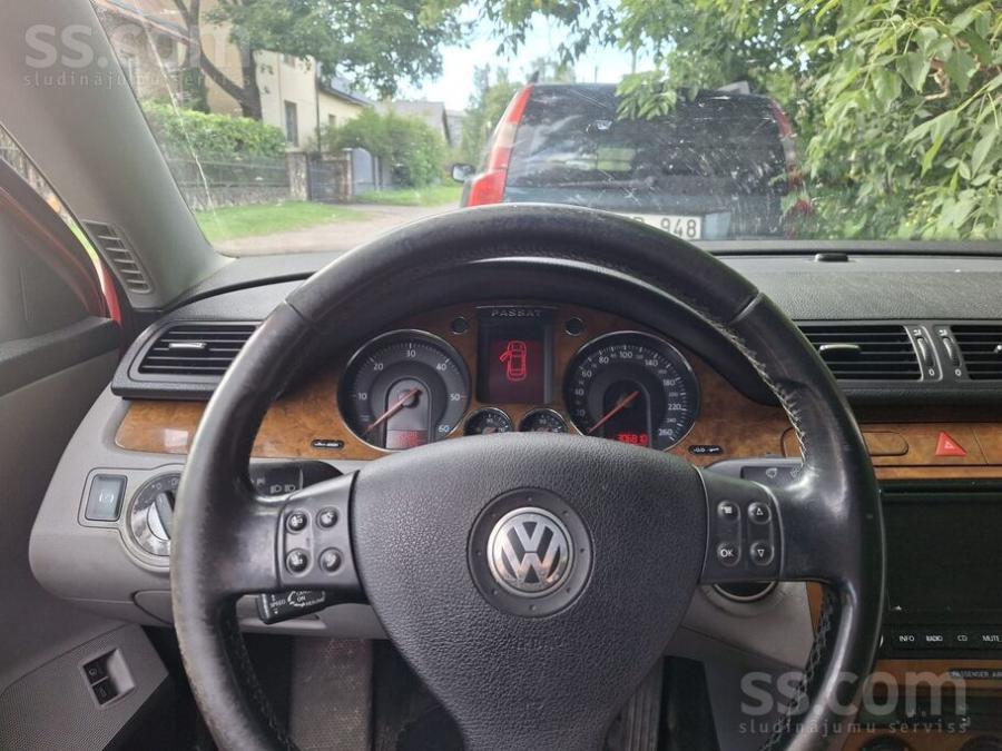 Red Volkswagen Passat B6 2006 in Riga, with an engine capacity of 2.00 L and mileage of 302 thousand km for 1500 €, photo 16 on AUTOMOTO.COM.LV
