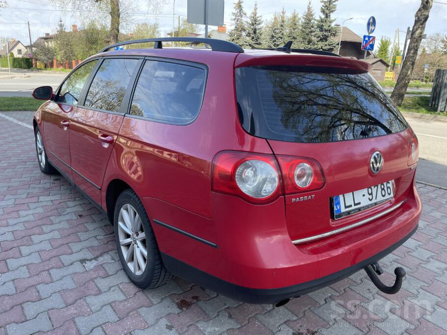 Red Volkswagen Passat B6 2010 in Riga, with an engine capacity of 1.60 L and mileage of 284 thousand km for 2250 €, photo 6 on AUTOMOTO.COM.LV
