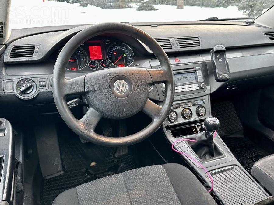Volkswagen Passat B6 2006 in Riga, with an engine capacity of 2.00 L and mileage of 284 thousand km for 1850 €, photo 5 on AUTOMOTO.COM.LV
