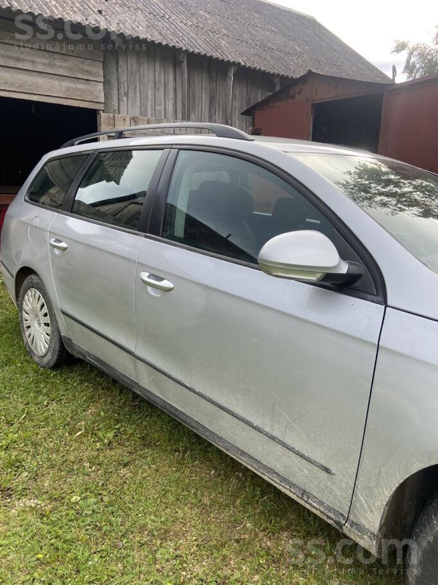 Volkswagen Passat B6 2010 in Riga, with an engine capacity of 1.60 L and mileage of 300 thousand km for 2300 €, photo 4 on AUTOMOTO.COM.LV